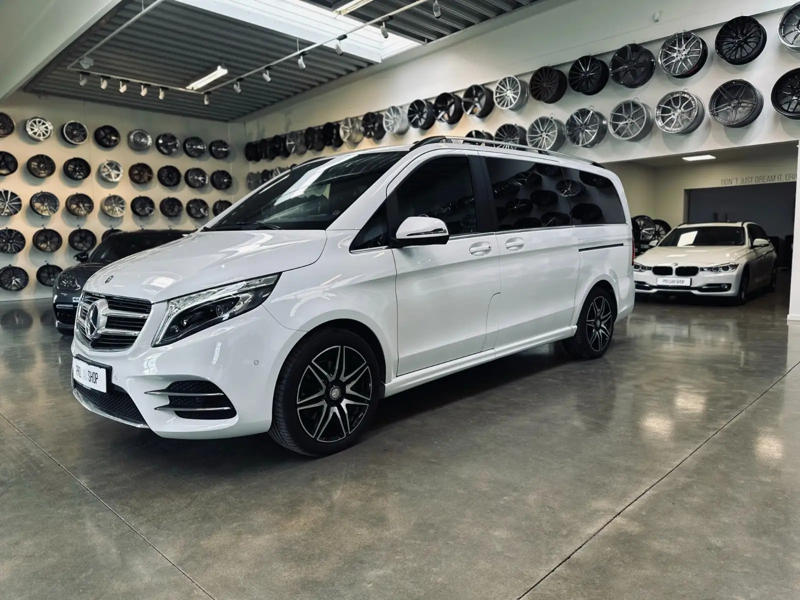 Leasing af 2017 Mercedes V-klasse V250 d Exclusive Edition AMG | Clevr Car